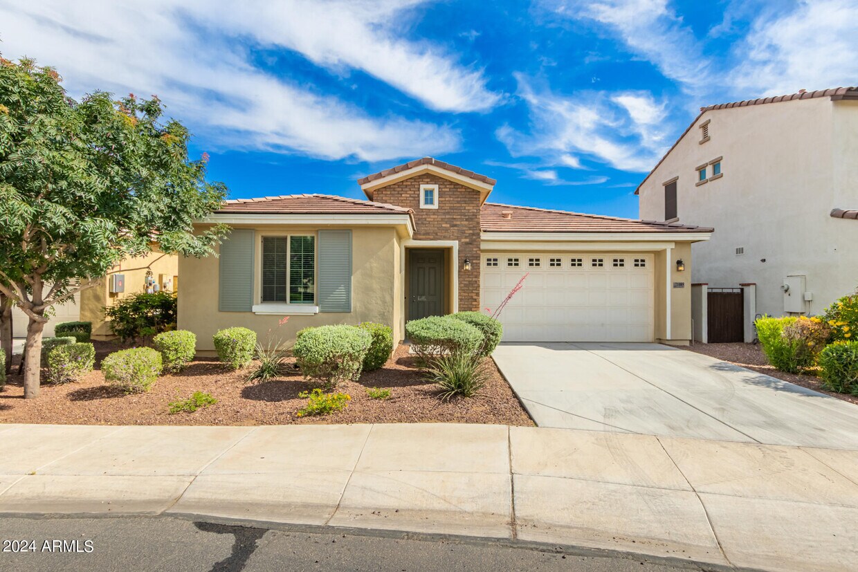 21085 W Almeria Rd, Buckeye, AZ 85396 - House Rental in Buckeye, AZ ...