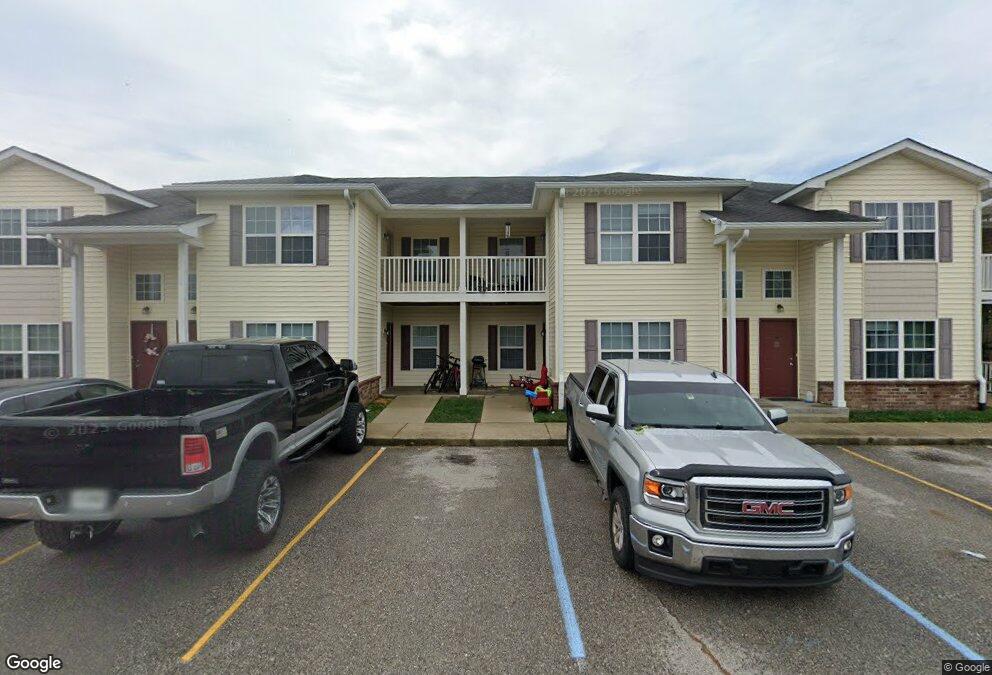 703 West Trafalgar Pointe Way, Trafalgar, IN 46181 - Room for Rent in ...